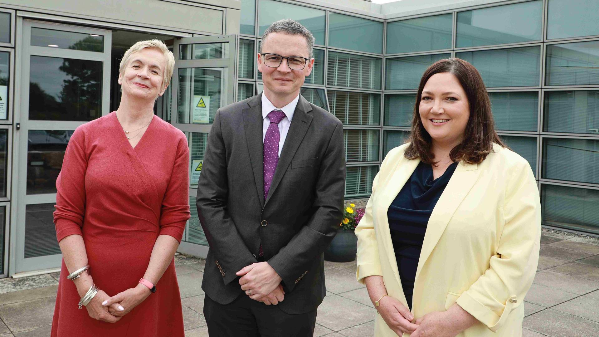 TG4 | Minister Patrick O’Donovan visits TG4 headquarters in the ...